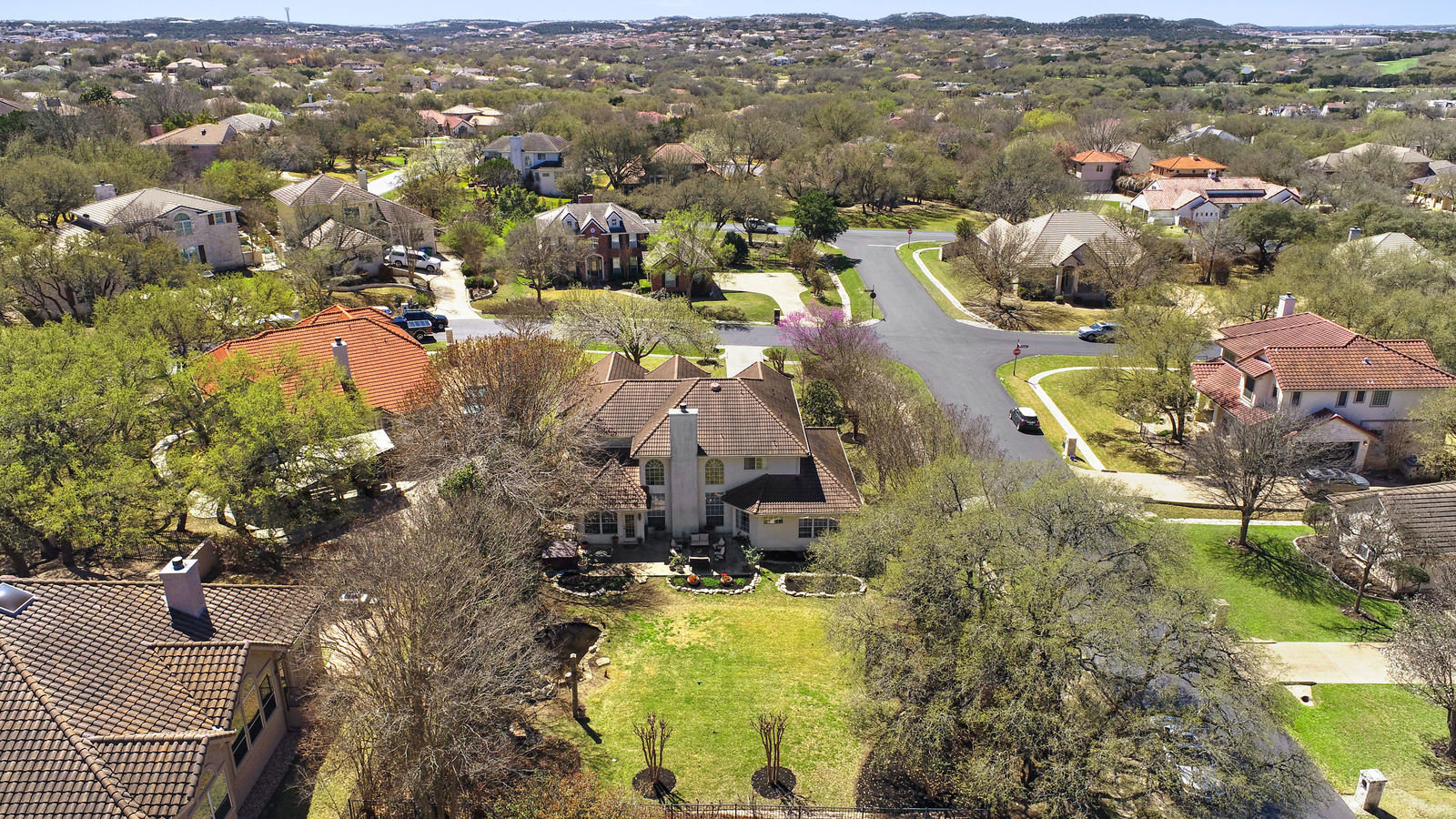 28 Lost Meadow Trail, The Hills, TX 78738 | Kuper Sotheby's ...