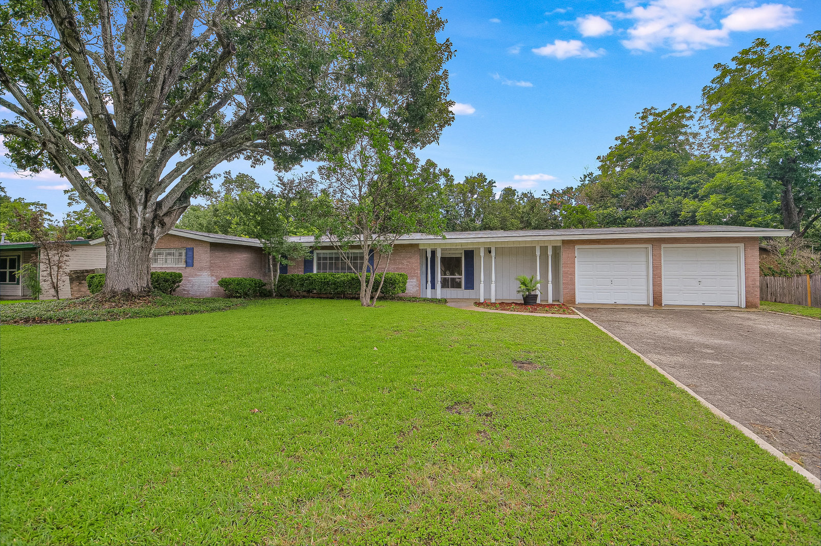Adorable Vintage Home | Kuper Sotheby's International Realty