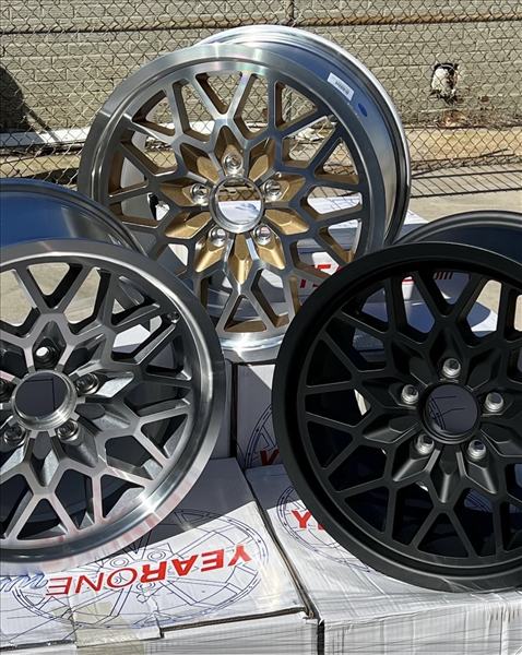 17 X 9 Cast Aluminum Snowflake Wheel