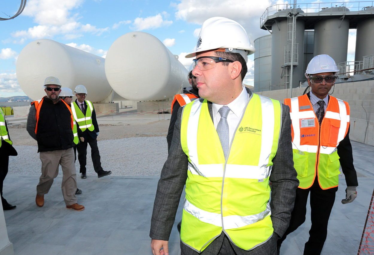 First two LNG tanks installed at North Mole power station