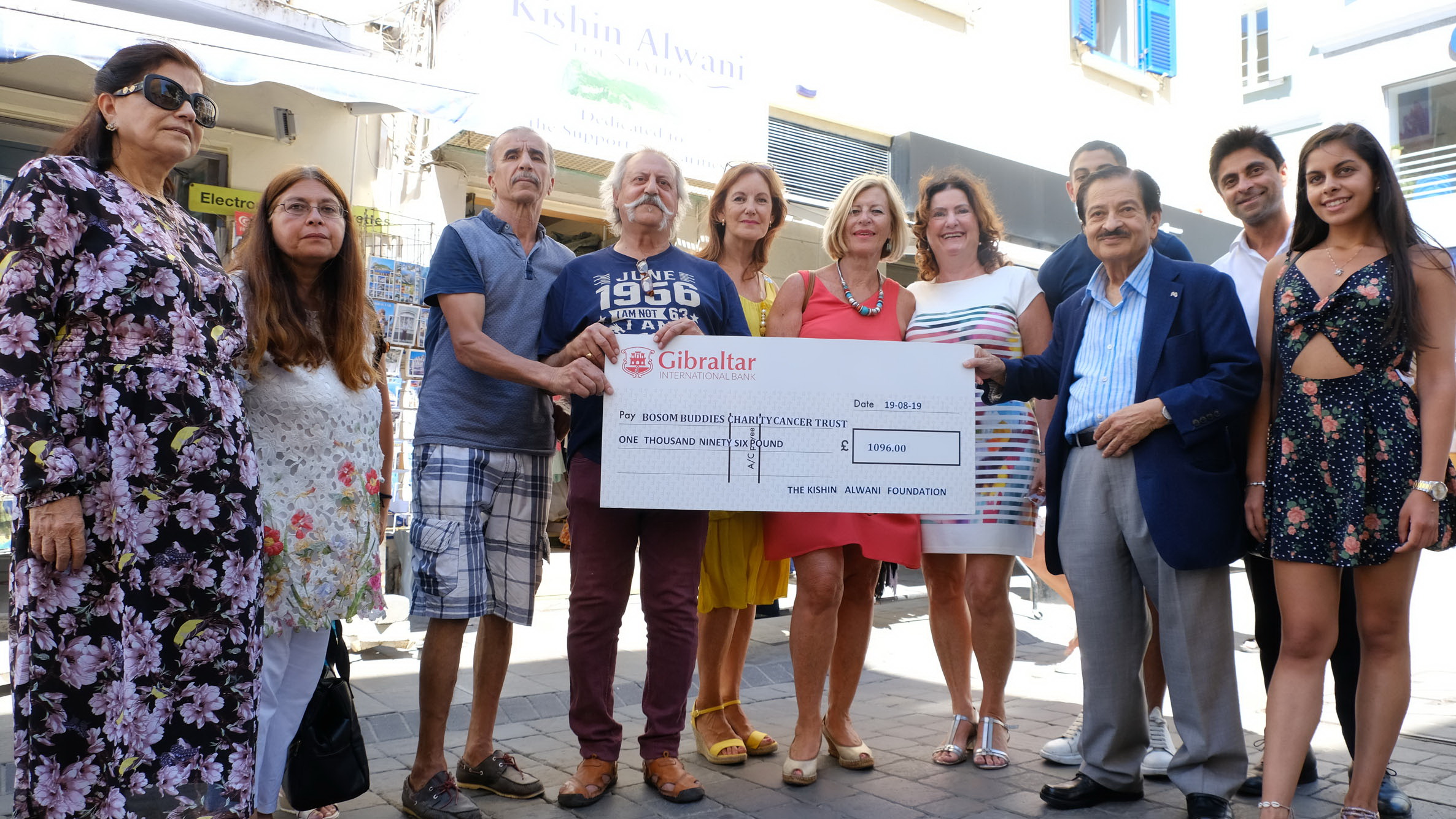 Alwani foundation donates £1000 to Bosom Buddies