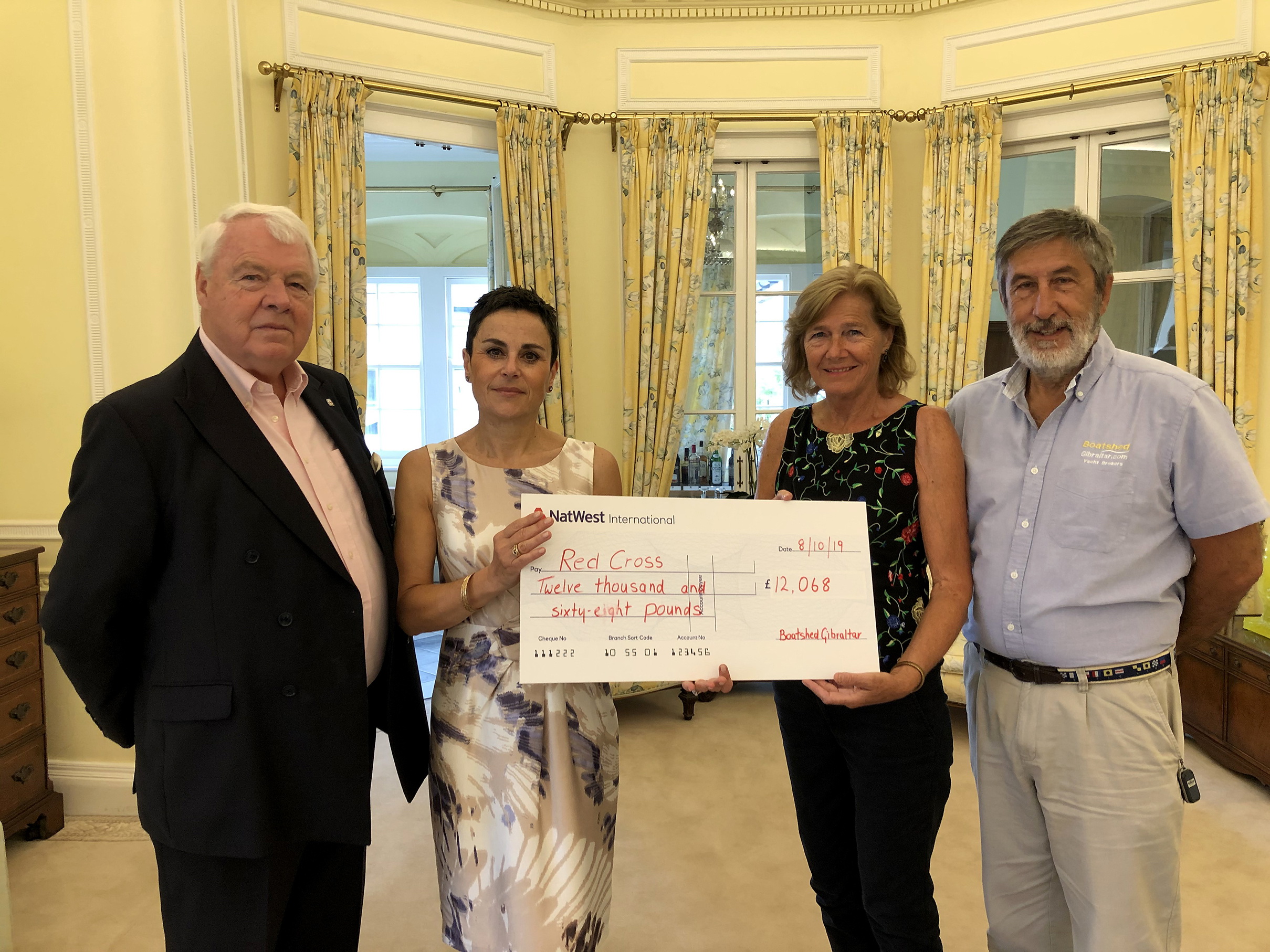 Yacht rally cheque for Red Cross