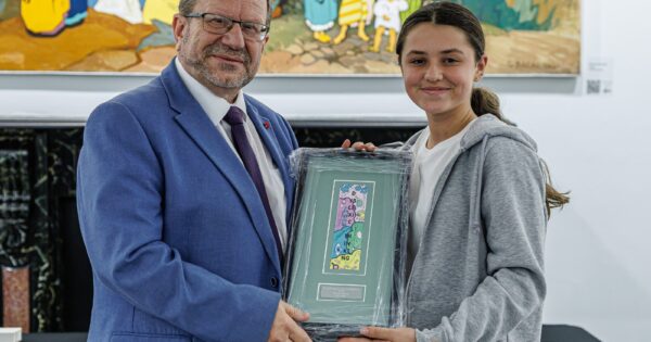 Mia Hook wins bookmark competition