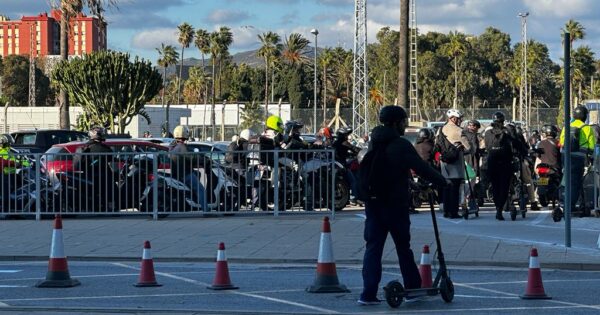 Border queues draw flak from cross-border workers