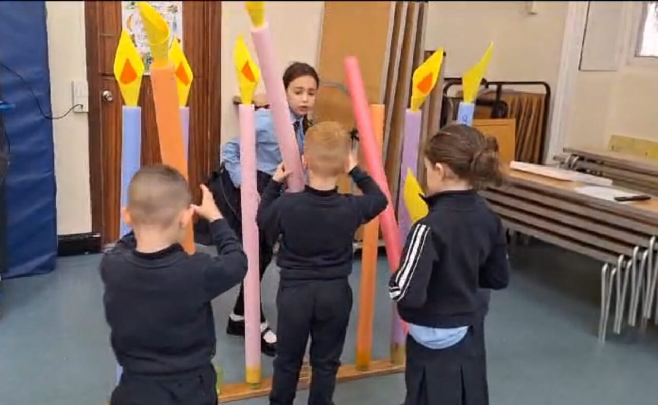 St. Paul's pupils learn about Hanukkah from Hebrew Primary School's ...