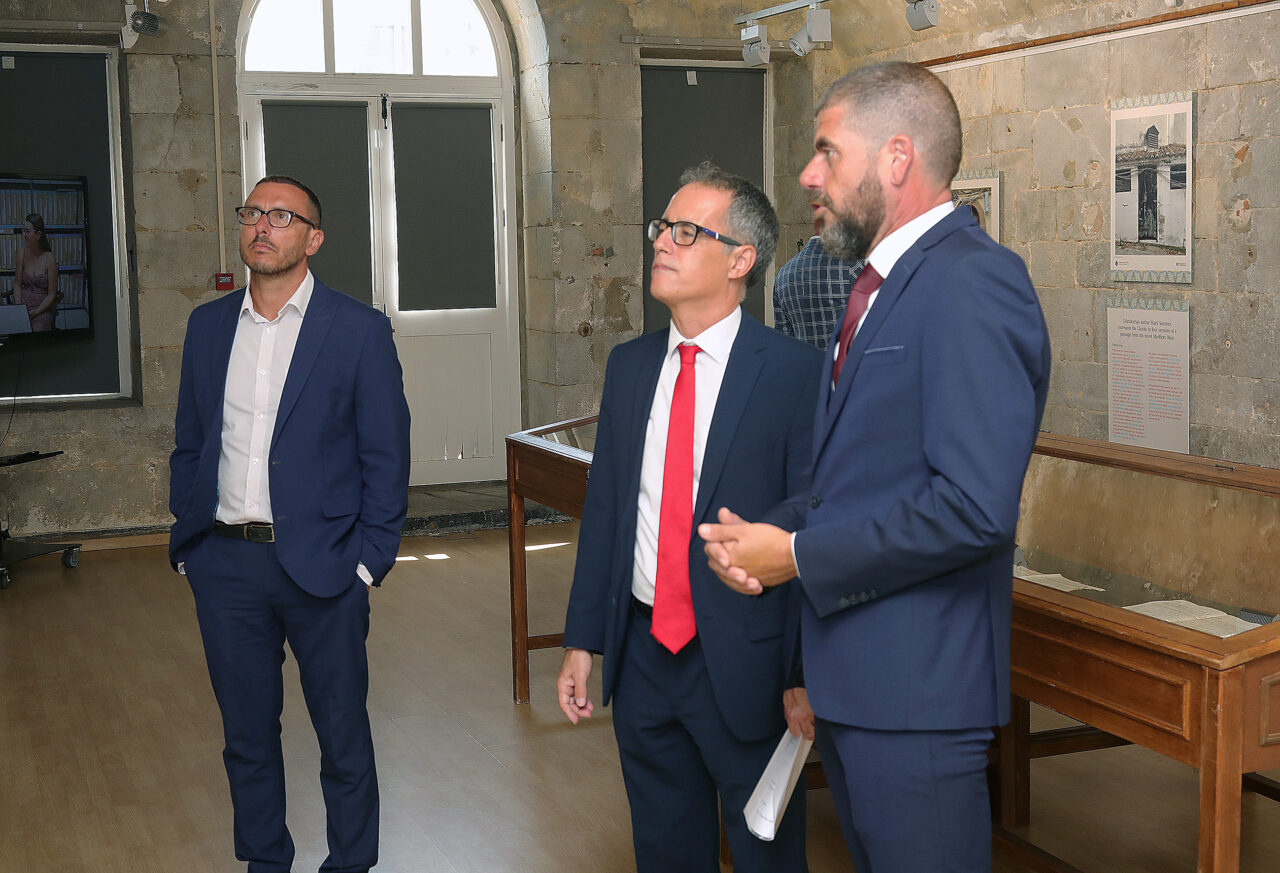 Exhibition traces origins of llanito