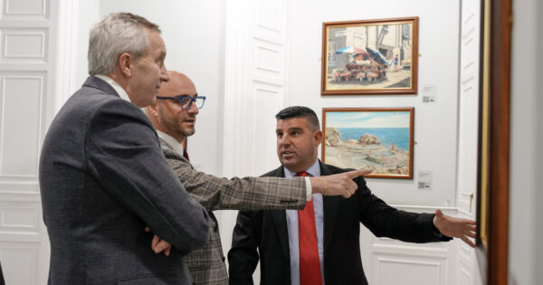 The Governor and Lady Bathurst visit cultural facilities