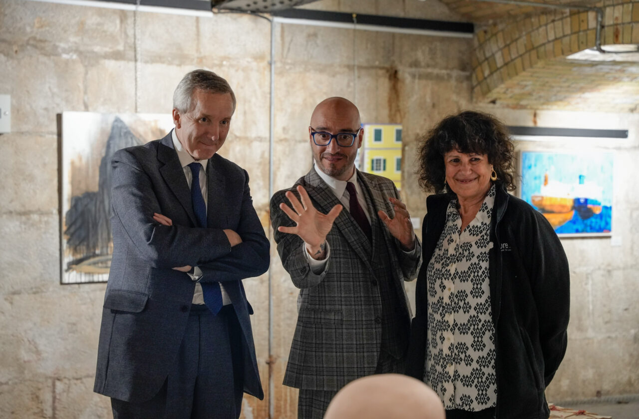 The Governor and Lady Bathurst visit cultural facilities