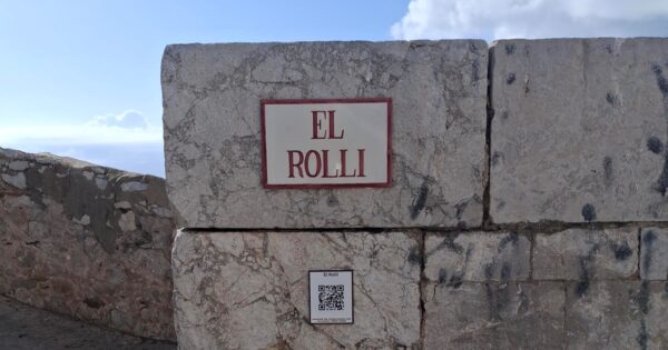 Gibraltarian street names installed to celebrate multilingualism and ...