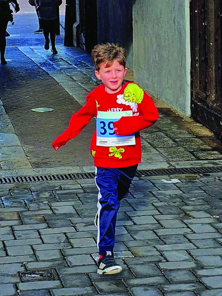 Over 300 runners took to road on Boxing Day