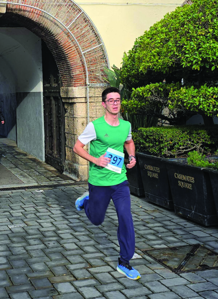 Over 300 runners took to road on Boxing Day