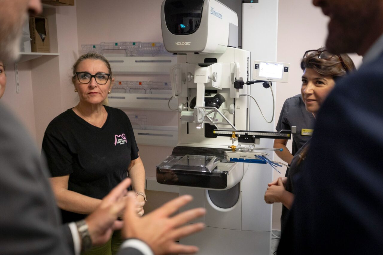 Breast Cancer Support Gibraltar donates biopsy equipment to GHA