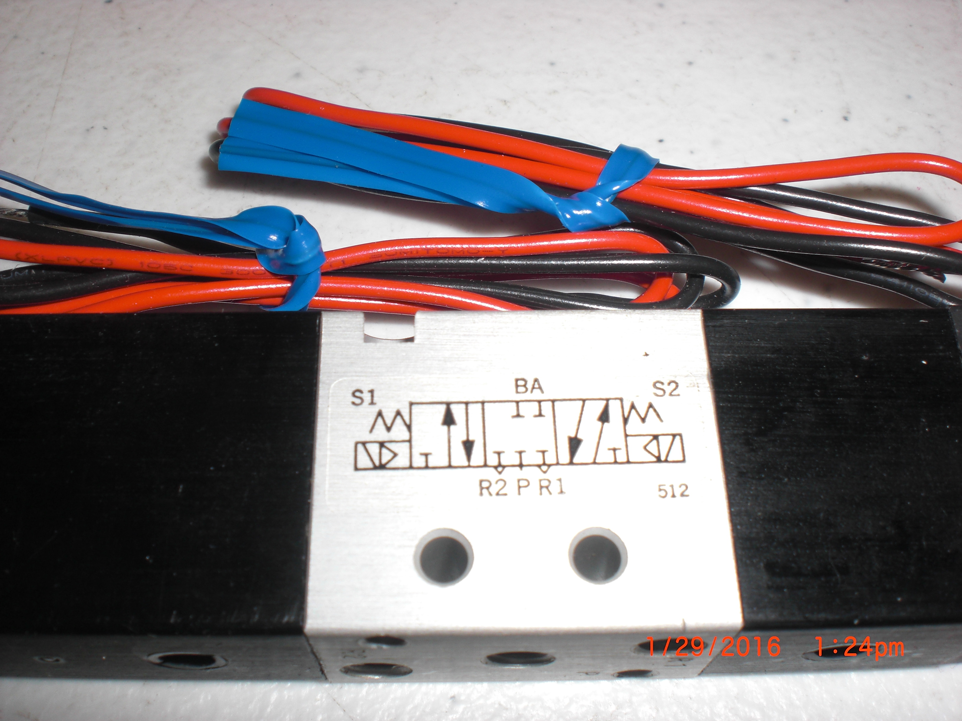 VALVE HUMPHREY H113-4E2 Solenoid, 24VDC, 3 Positon, 4-WAY £61.97 ...