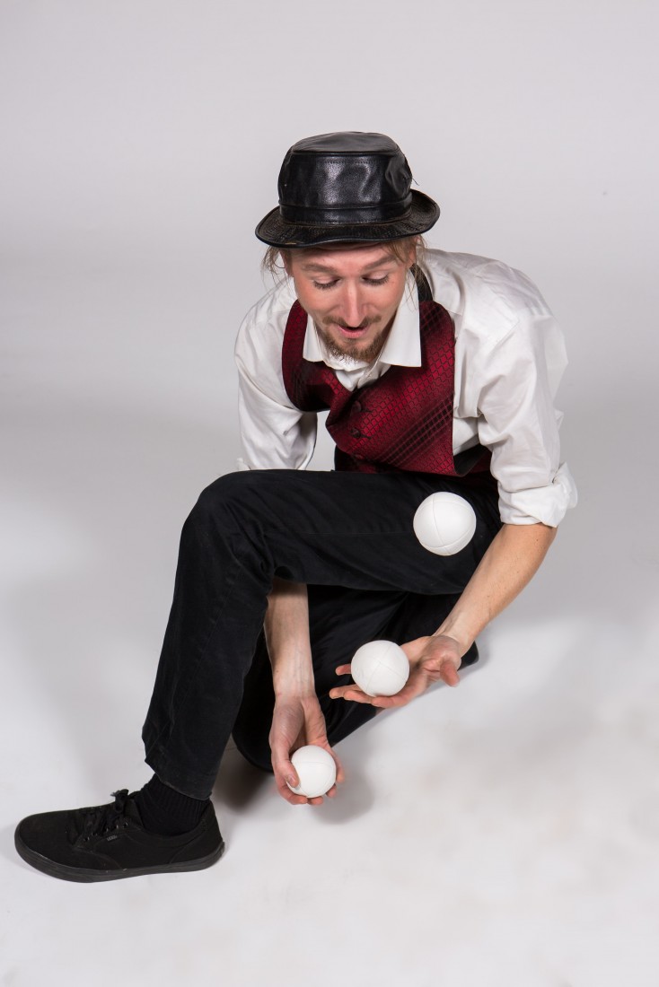 Hire Eli March - Juggler in Portland, Oregon
