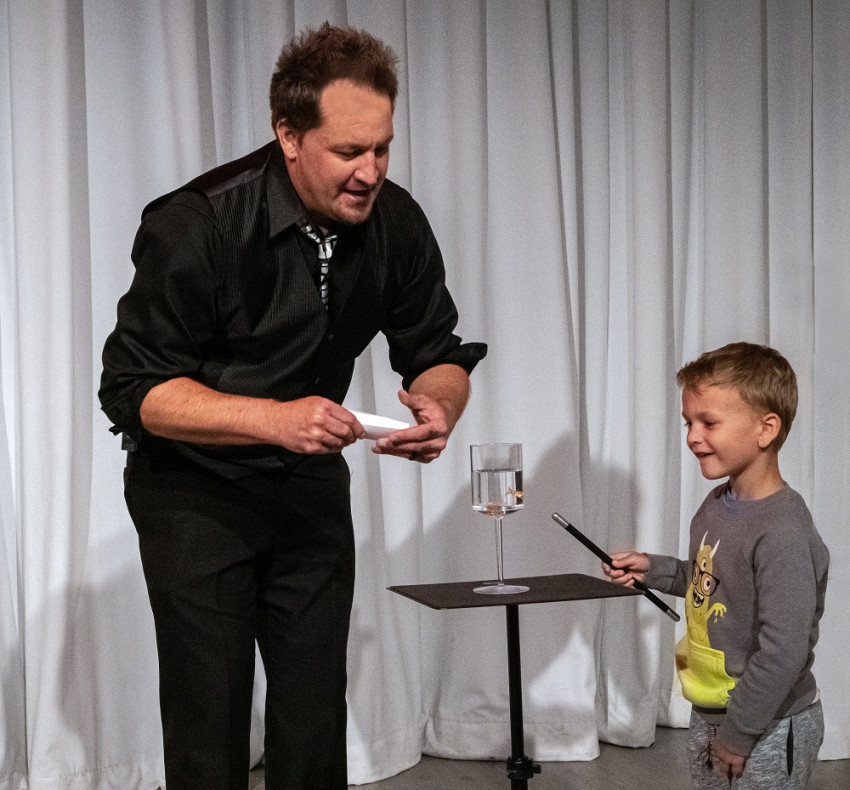 Hire Portland Magician - Aaron J. Smith - Magician in Portland, Oregon
