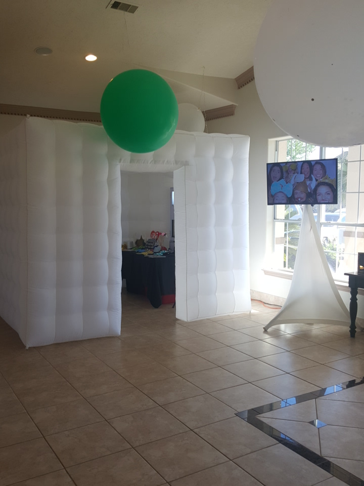 Hire Star Photo Booth - Photo Booths in Houston, Texas