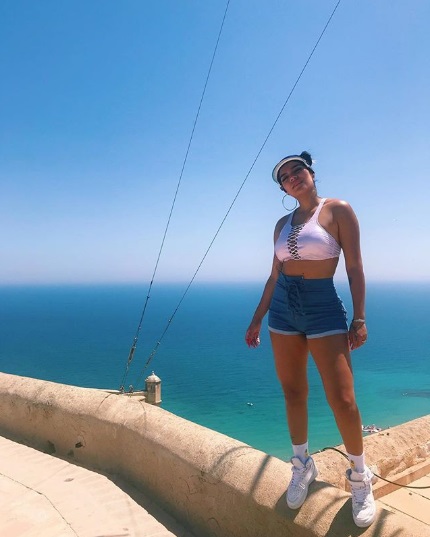Karol G presume su figura en playas de España [FOTOS y VIDEO ...