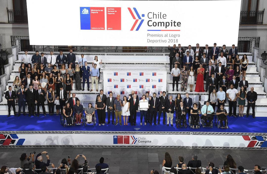 Presidente Piñera encabezó entrega de Premios Chile Compite a los mejo ...