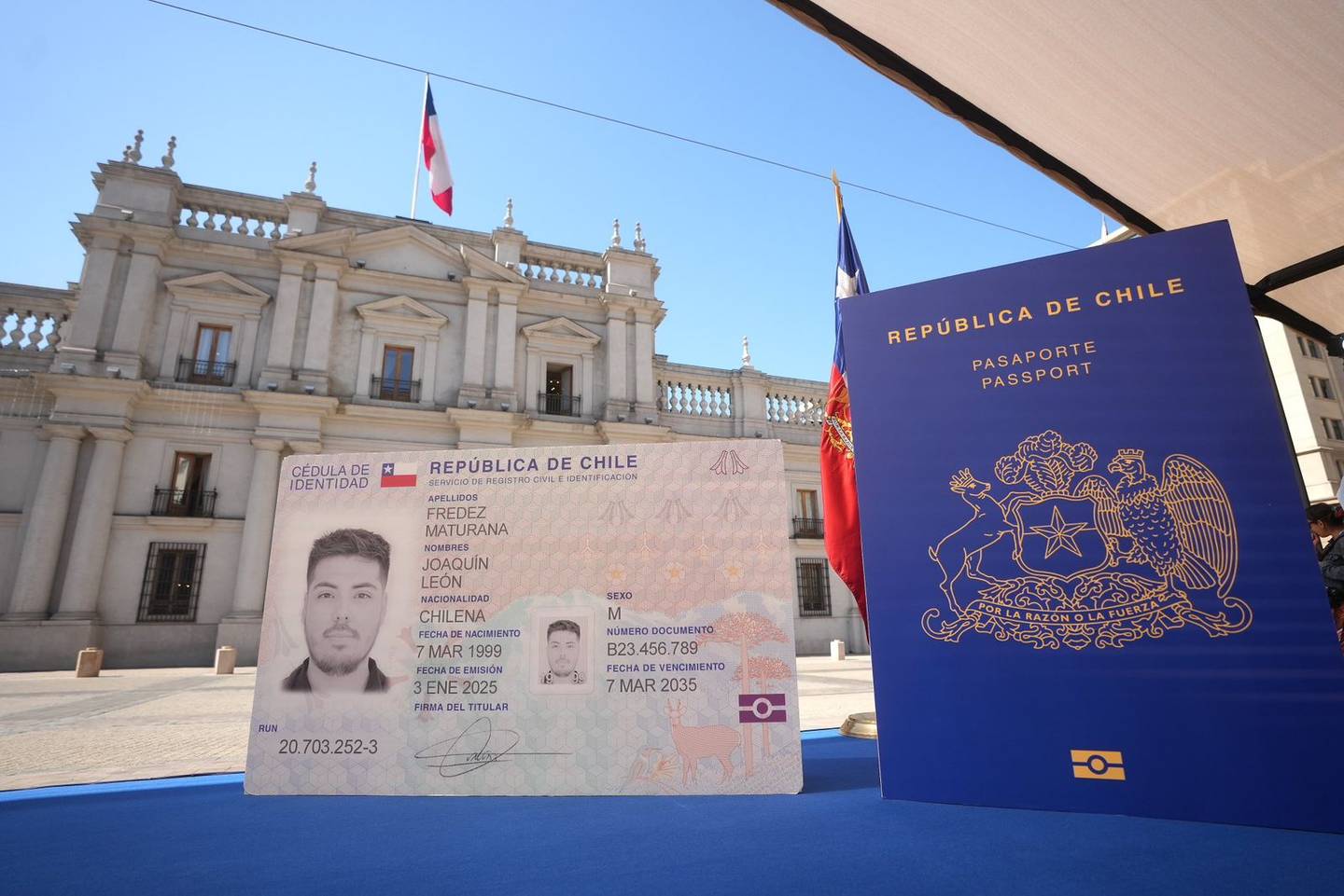 Comienza a operar nueva cédula de identidad digital y pasaporte - Gob.cl