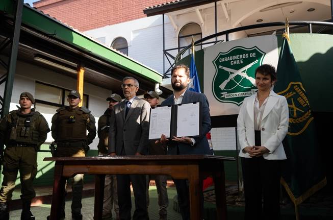 Presidente promulga ley que establece el uso de cámaras corporales en las policías - Gob.cl