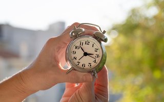 Horario de invierno: ¿Se atrasa o adelanta el cambio de hora? - Gob.cl