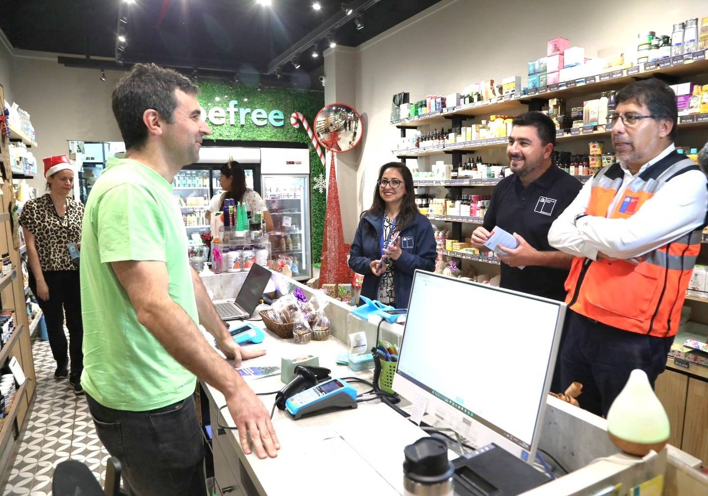 Revisa cuáles son los feriados irrenunciables y los horarios del comercio este fin de año - Gob.cl