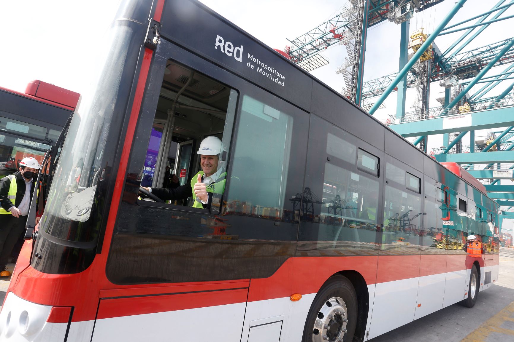 Recibimos embarque de 95 buses eléctricos que se sumarán al sistema de ...