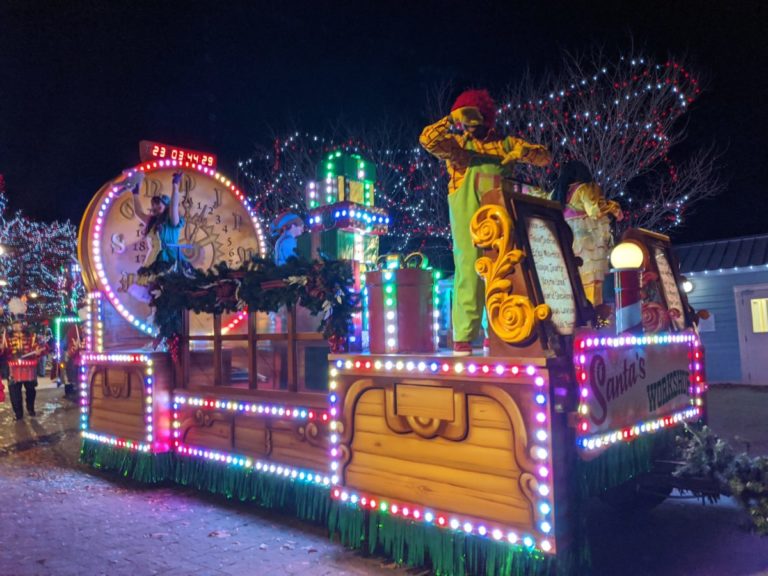 New Carowinds Christmas Parade at Winterfest Event | Green Vacation Deals