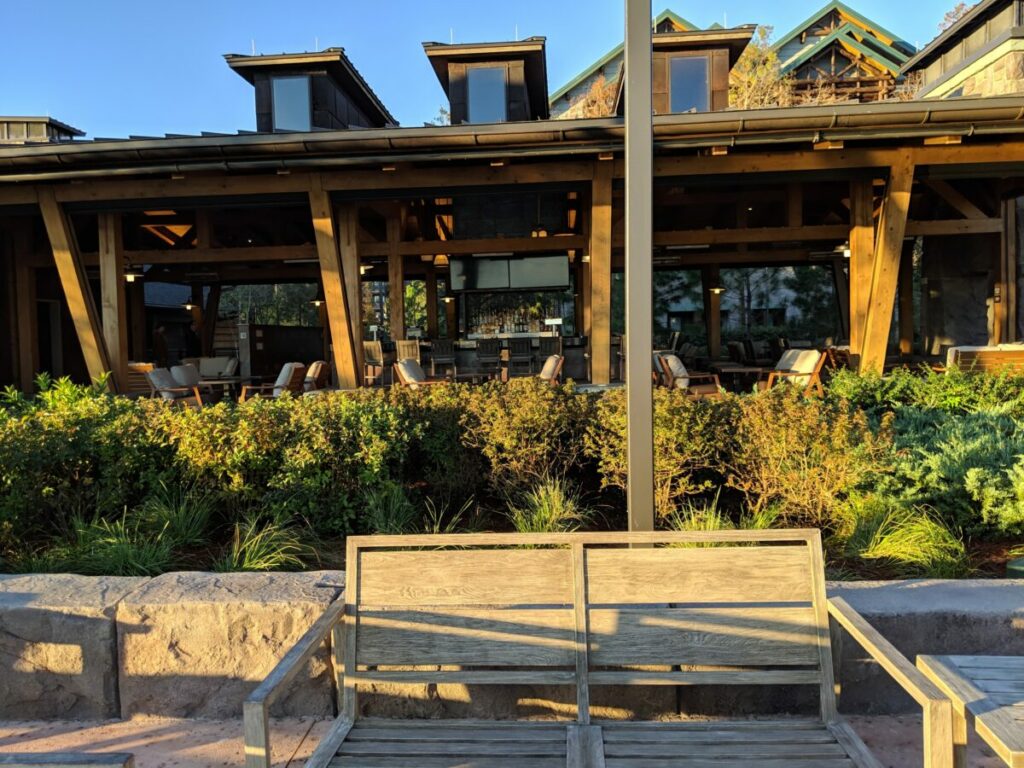 Disney World Geyser Point Bar and Grill Review | Green Vacation Deals