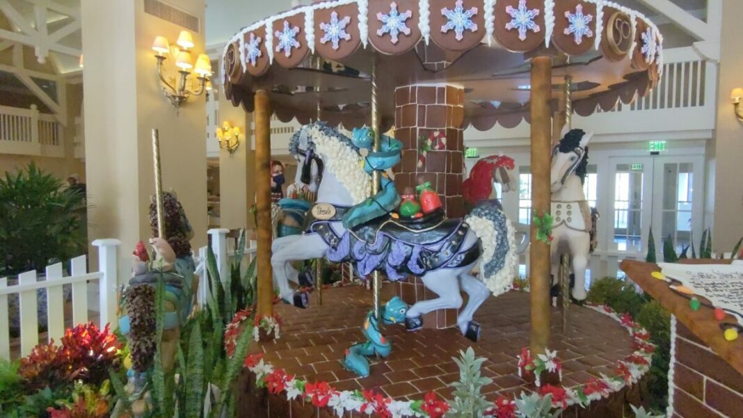 Disney Beach Club Christmas Decorations & Gingerbread Carousel 2021 ...
