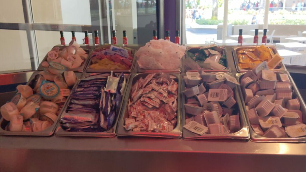 Cosmic Ray's Starlight Cafe Disney World Review | Green Vacation Deals