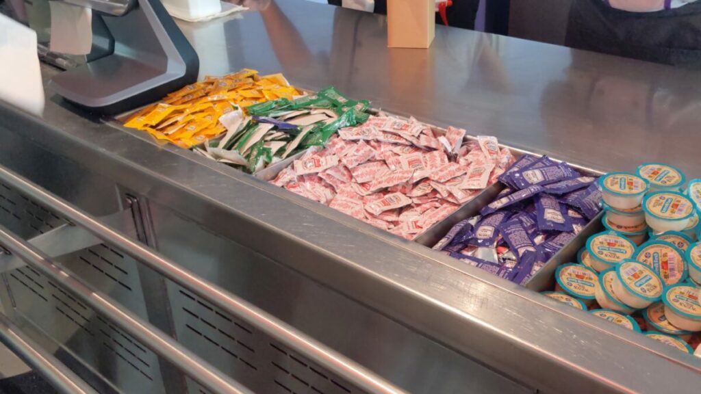 Cosmic Ray's Starlight Cafe Disney World Review | Green Vacation Deals