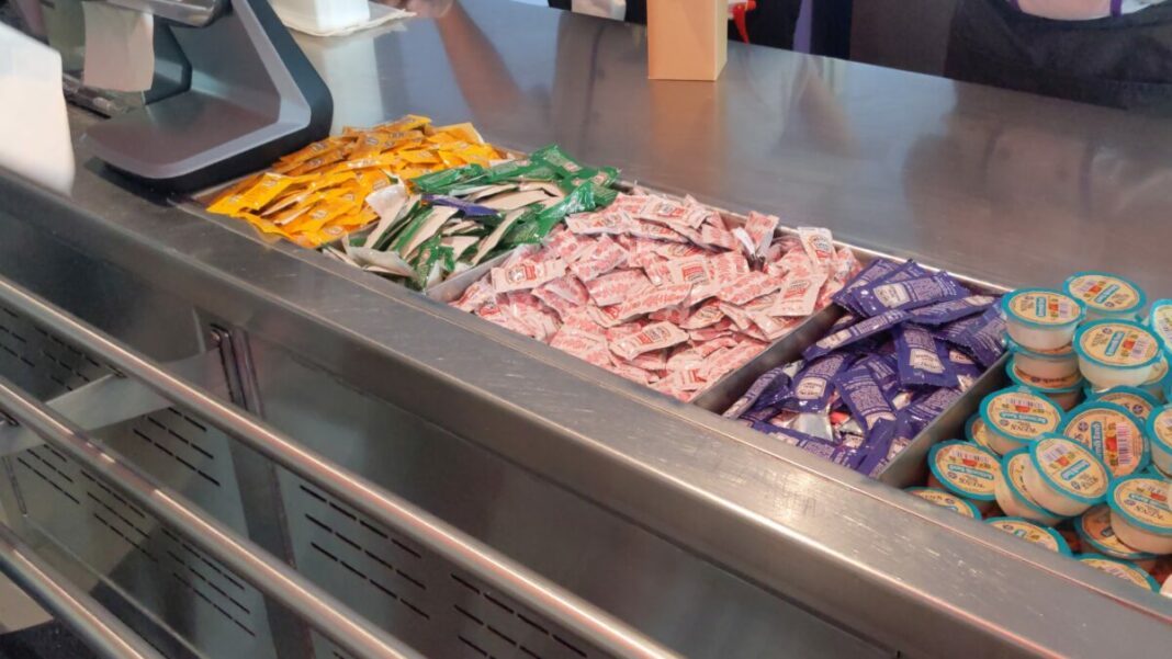 Cosmic Ray's Starlight Cafe Disney World Review | Green Vacation Deals