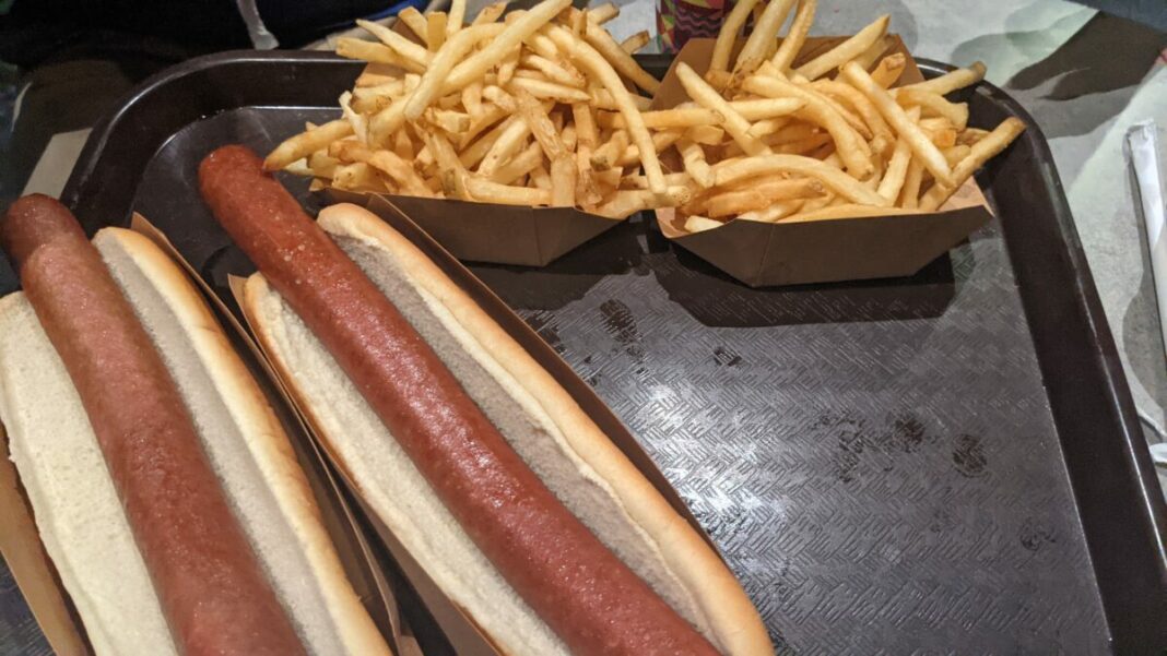 Cosmic Ray's Starlight Cafe Disney World Review | Green Vacation Deals