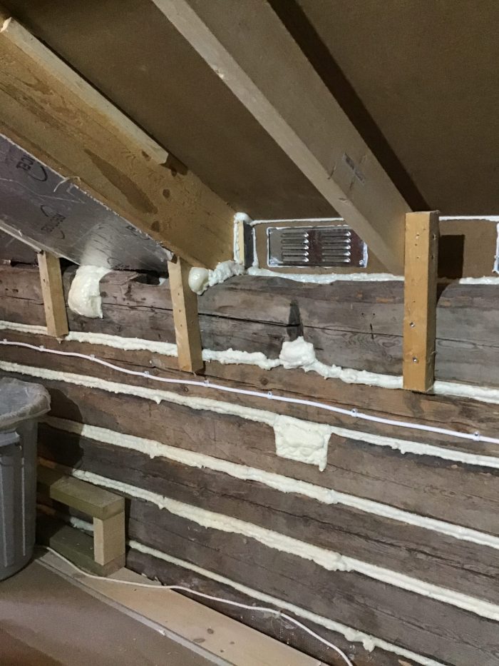 Internally insulating log cabin - ventilation in residual cavity ...
