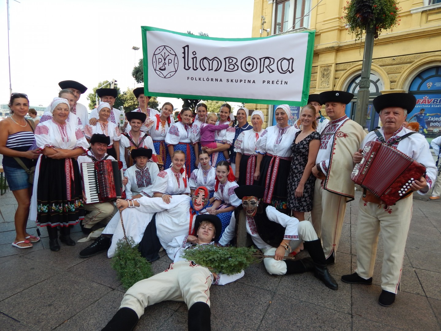 GC70R5Y 06 Rodnou dolinou-Limbora (Traditional Cache) in Trenčiansky ...