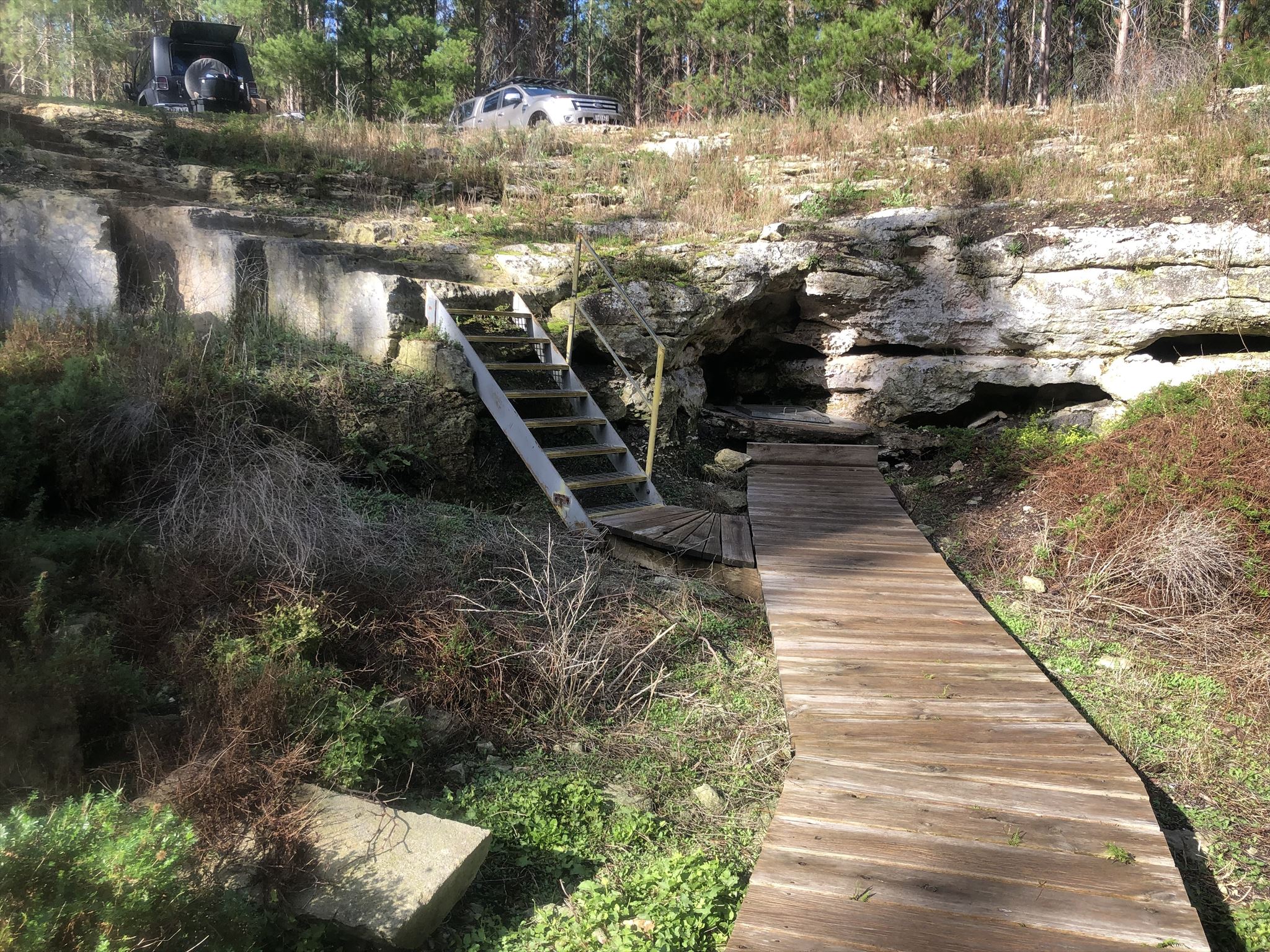 GC8825K CCS - Nettlebed Cave and Mud Hole (Traditional Cache) in South ...