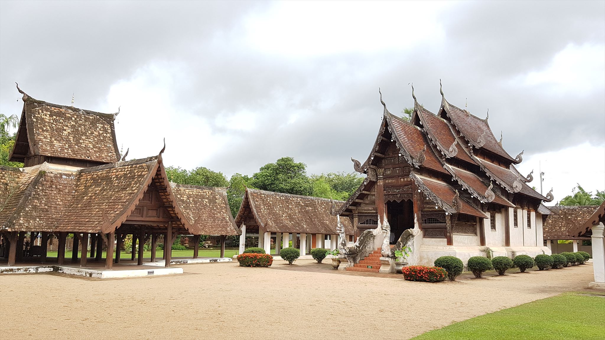 GC7WADP Wat Intharawat or Wat Ton Kwen (Traditional Cache) in Thailand ...