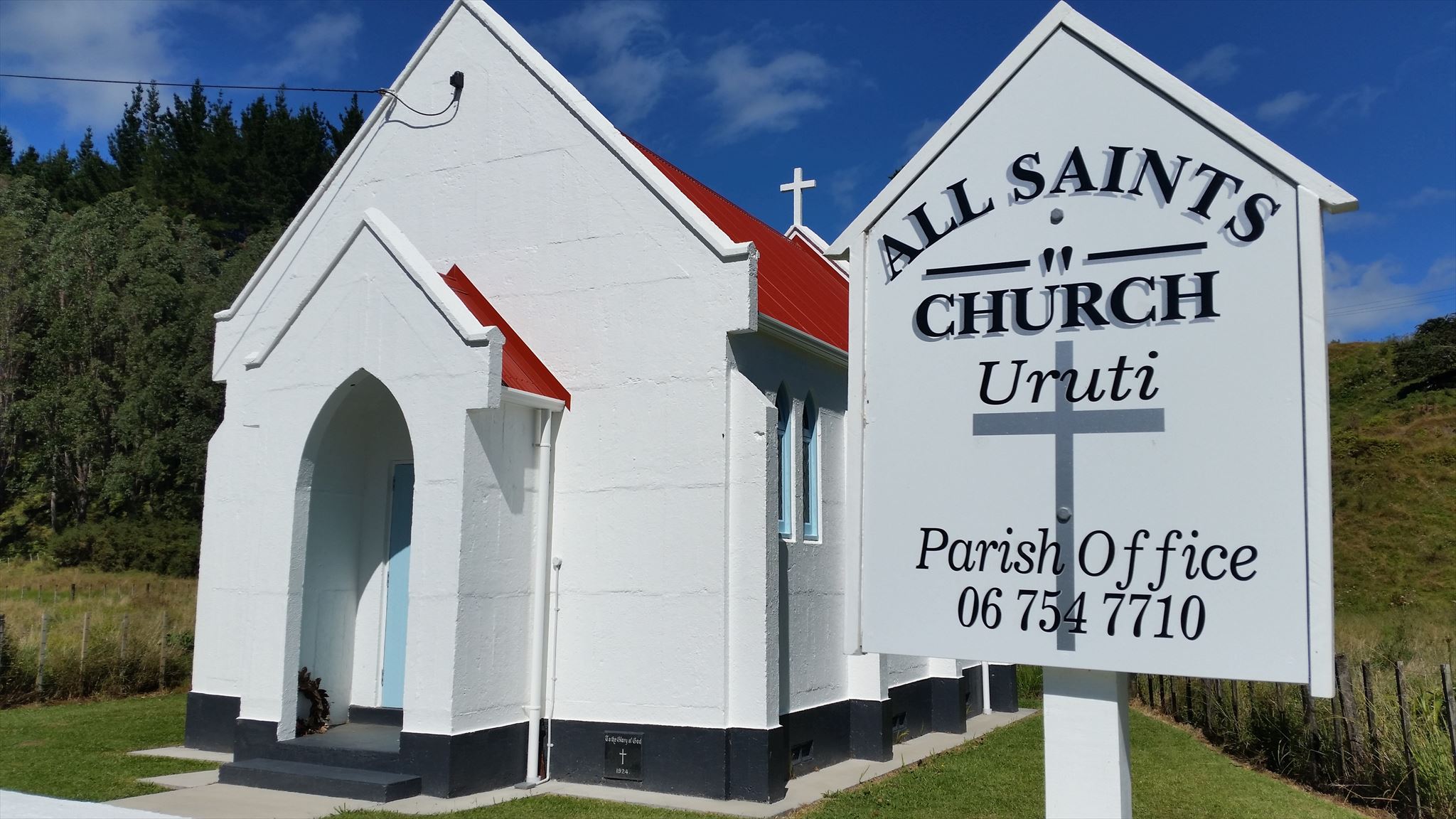 GC8400E Uruti War Memorial Church & Gate (Taranaki) (Traditional Cache ...