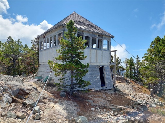GCACAWR Hallowell Fire Lookout (Traditional Cache) in British Columbia ...