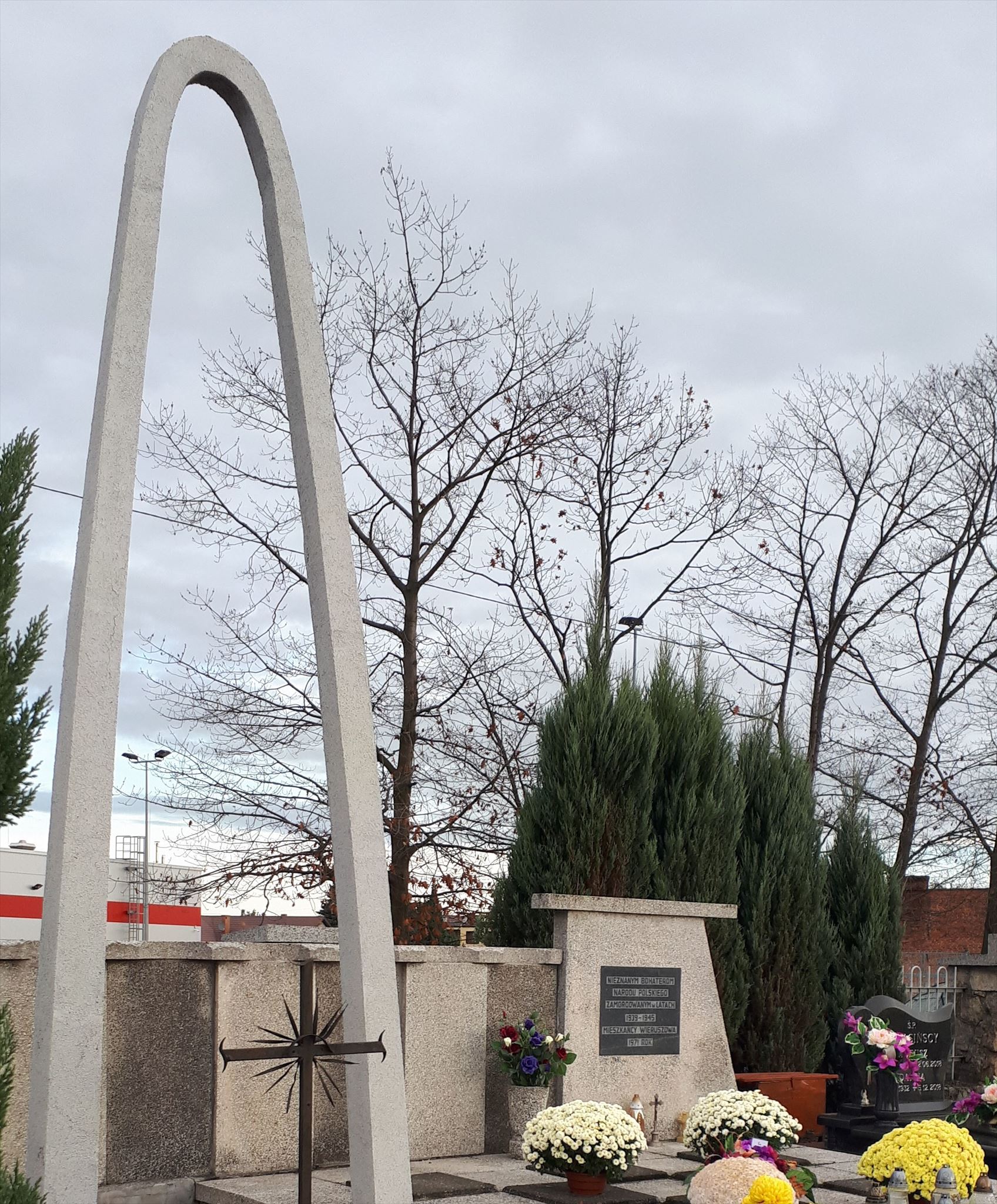 GC8GRGJ Nieznanym bohaterom (Multi-cache) in Łódzkie, Poland created by ...