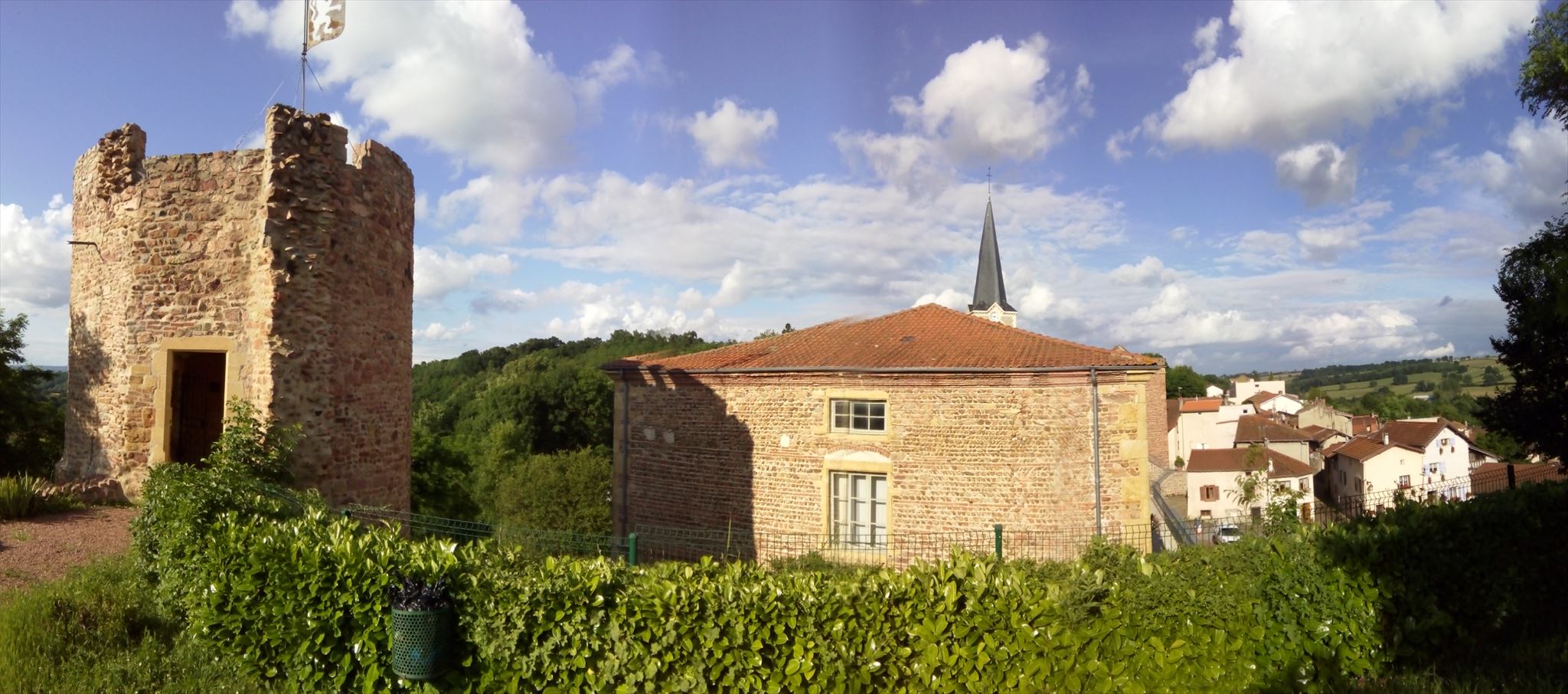 GC6M53H Perreux : la tour. (Traditional Cache) in Auvergne-Rhône-Alpes ...