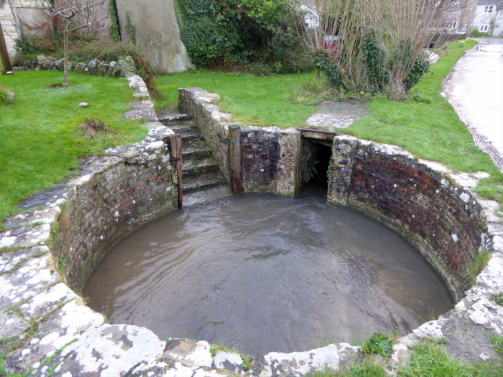 GC6B7DA The Sheep-Washing Pool (Traditional Cache) in Southern England ...