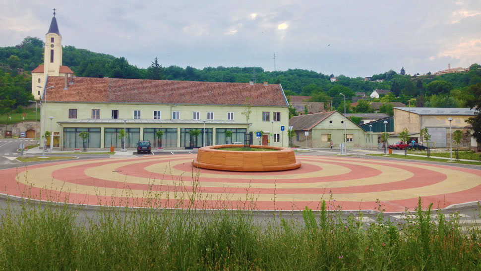 GC6MJN1 Batina: The circle (Traditional Cache) in Croatia created by ...