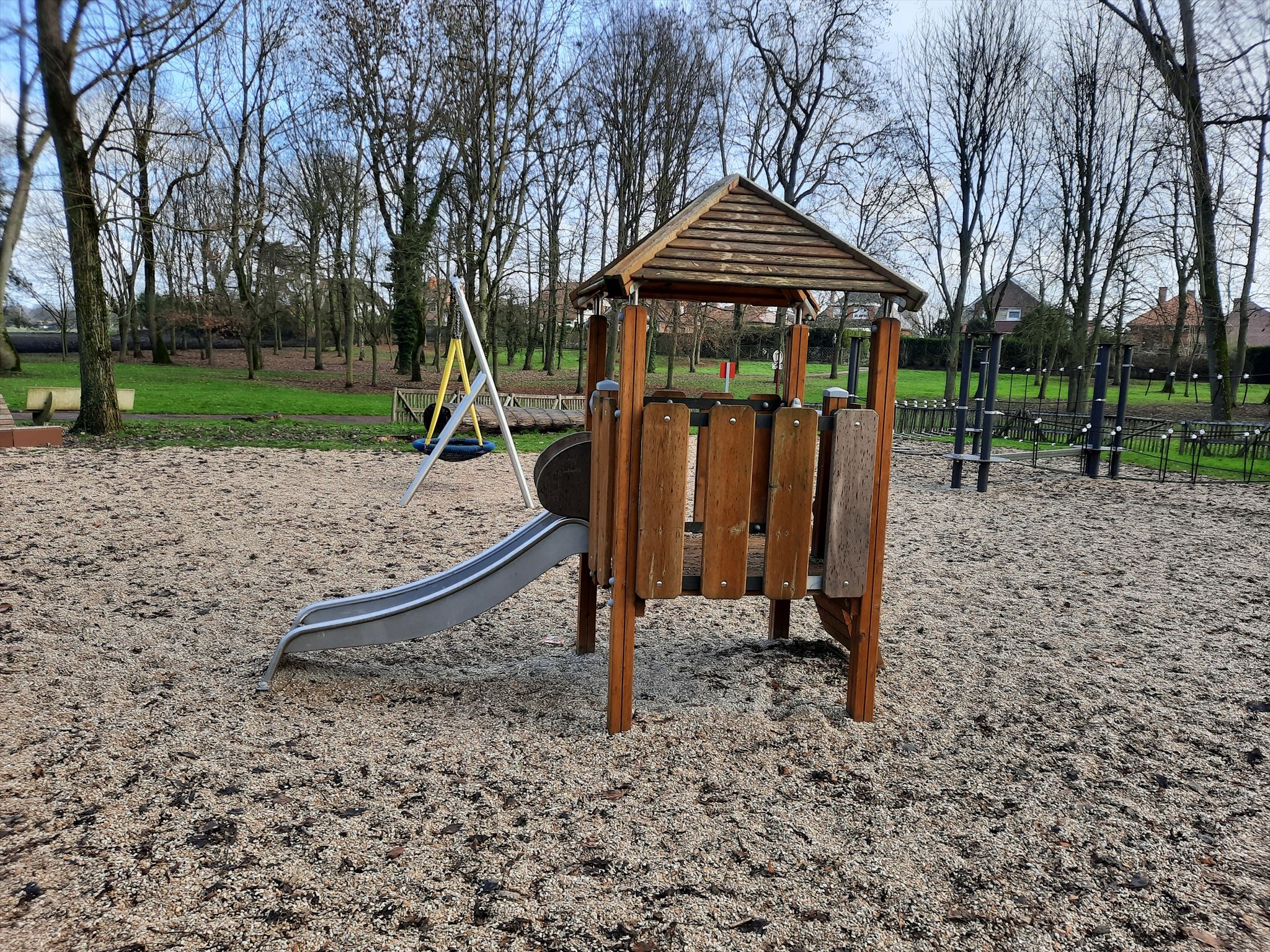 Aire de Jeux - Parc de Loisirs - Courrières, France - Public Playgrounds on Waymarking.com