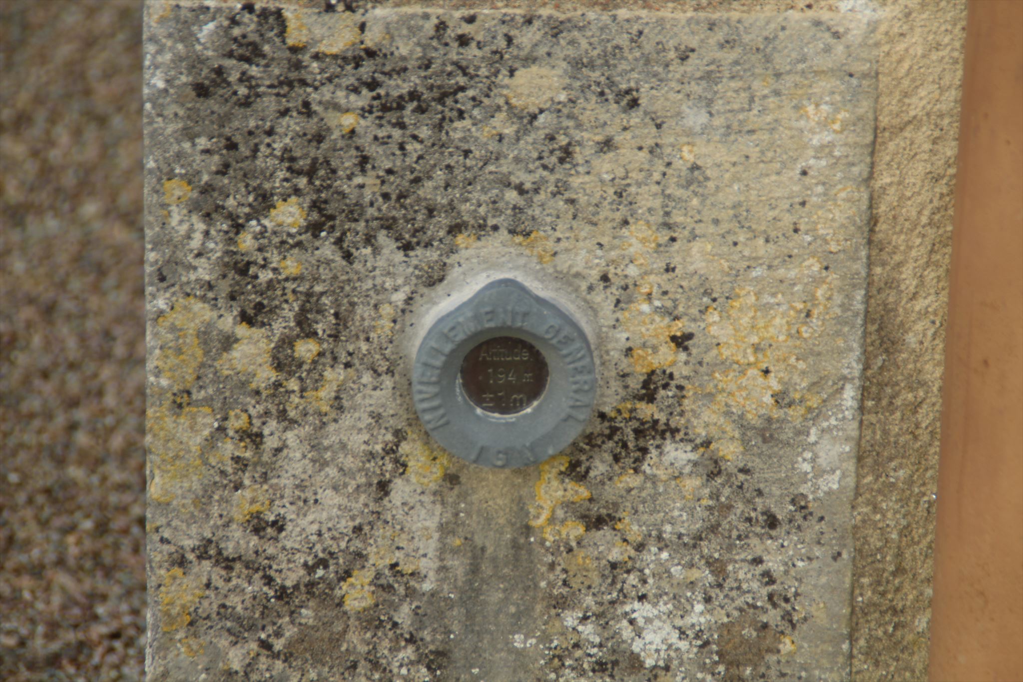 Benchmark - Repère de Nivellement - Église Saint-Martin - Oradour-Fanais, France - French ...