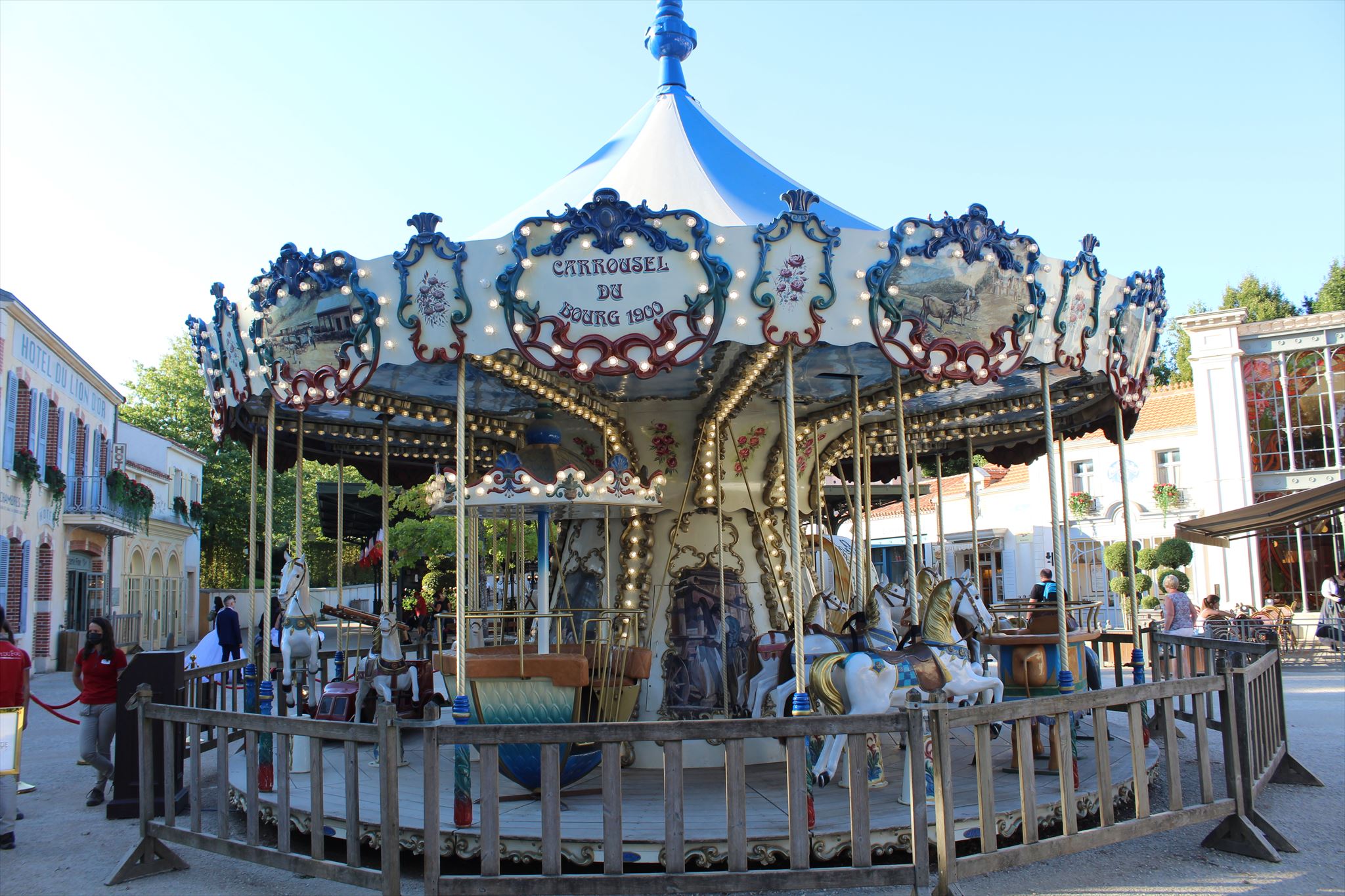 Carrousel du Bourg 1900 - Les Epesses, France - Carousels on Waymarking.com