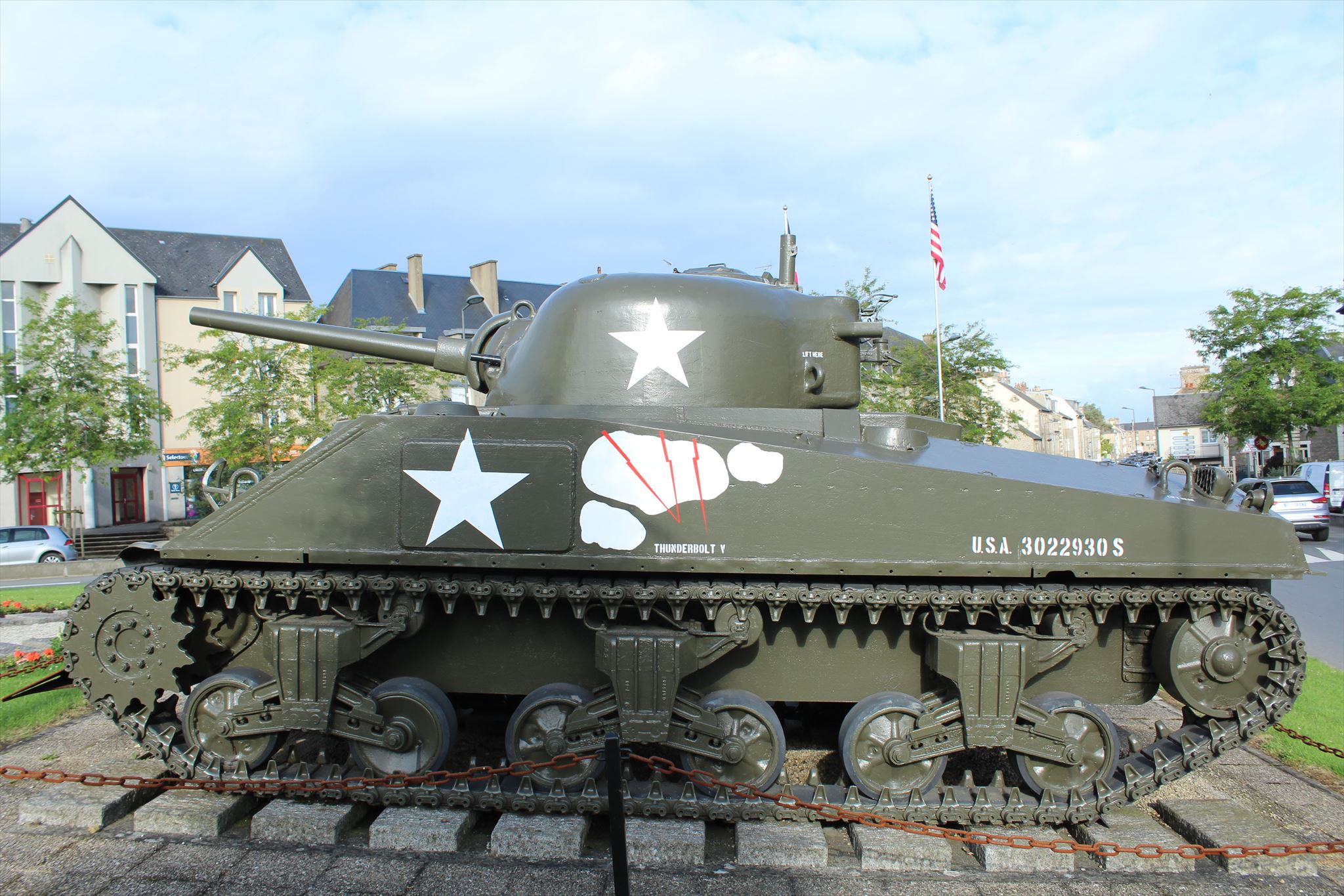 M4A4 Sherman "Thunderbolt" - Avranches, France - Military Ground ...