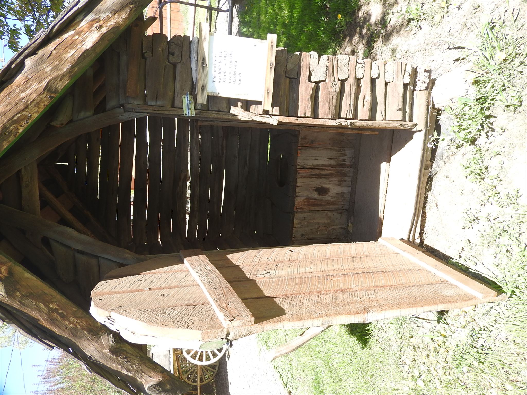 Beautiful log outhouse : r/Outhouses