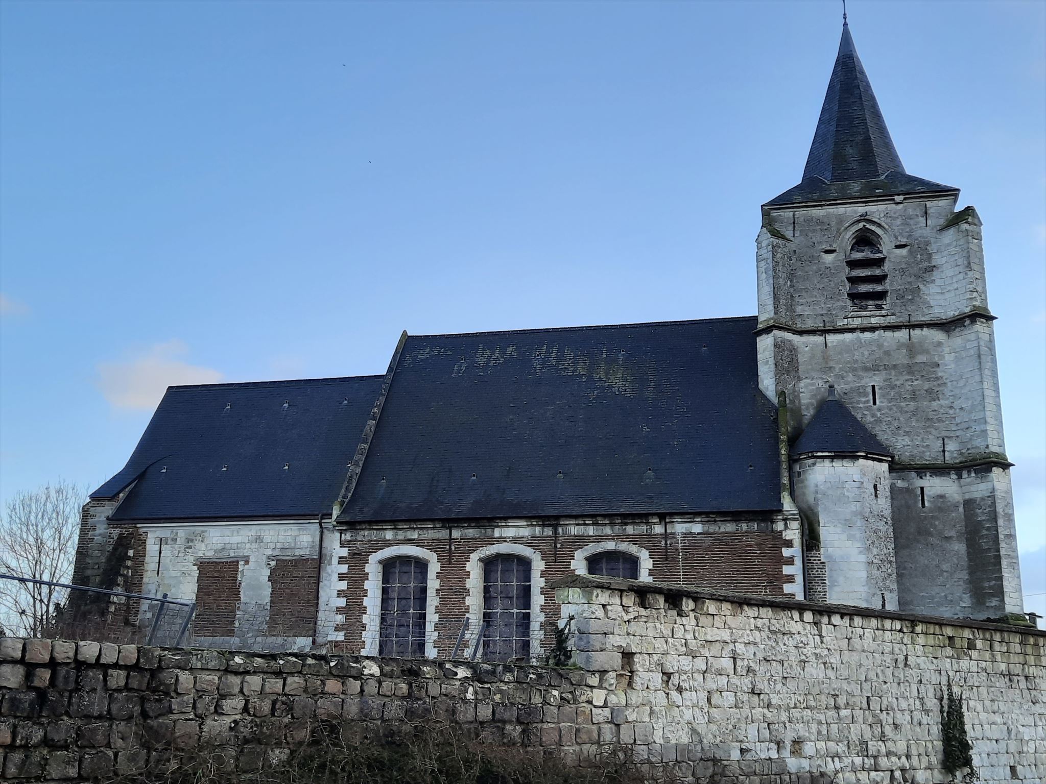 Le Clocher de l'Église Saint-Denis - Hesdigneul-lès-Béthune, France ...